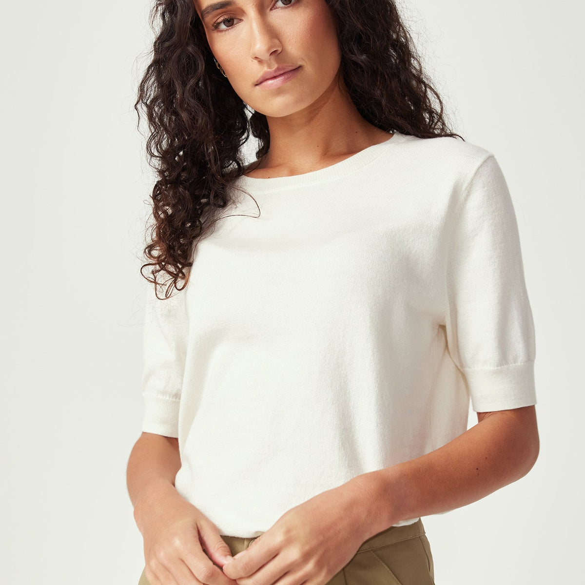 Maelyn Tee - White Linen – Untouched World