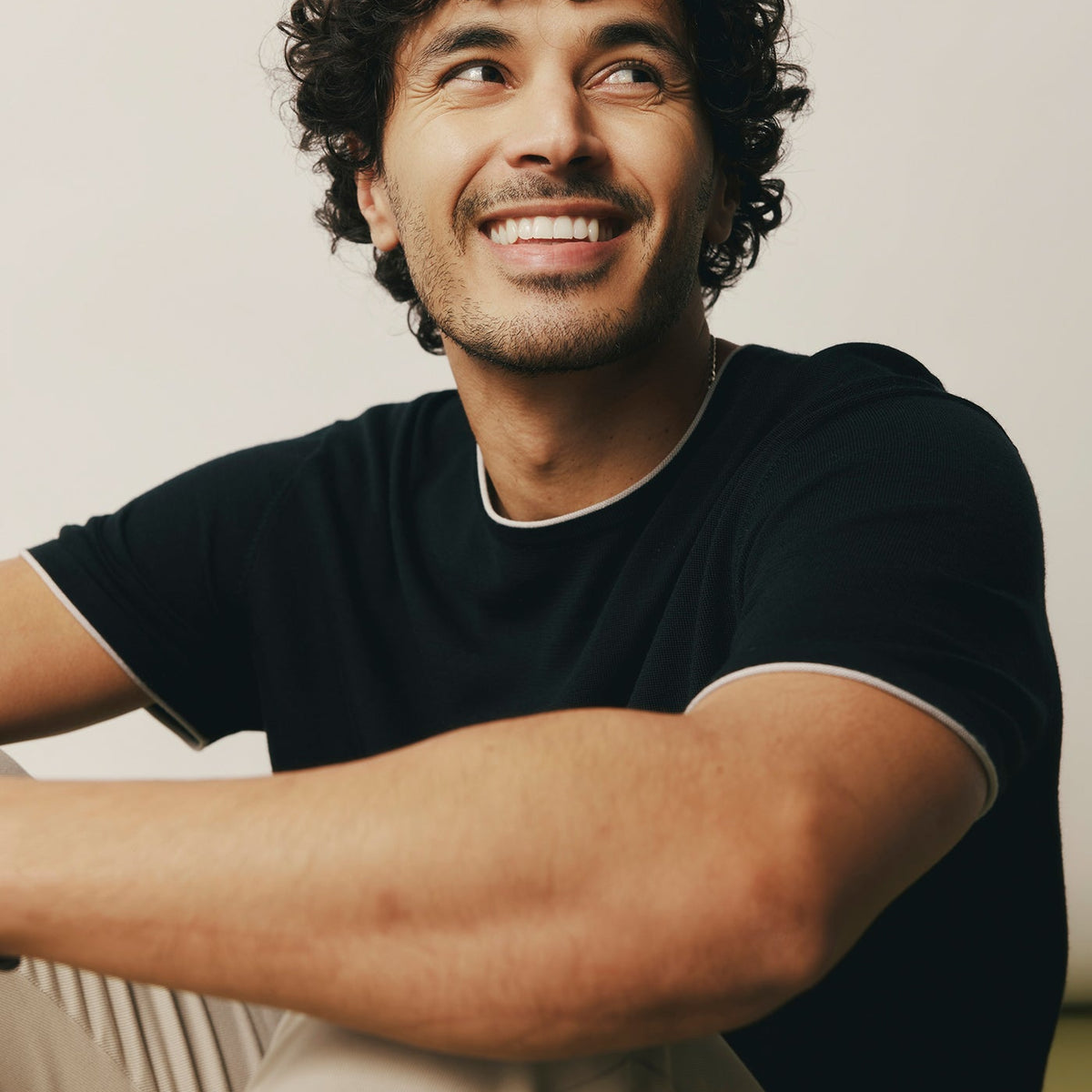 Hendrick Tee - Black/Silver – Untouched World